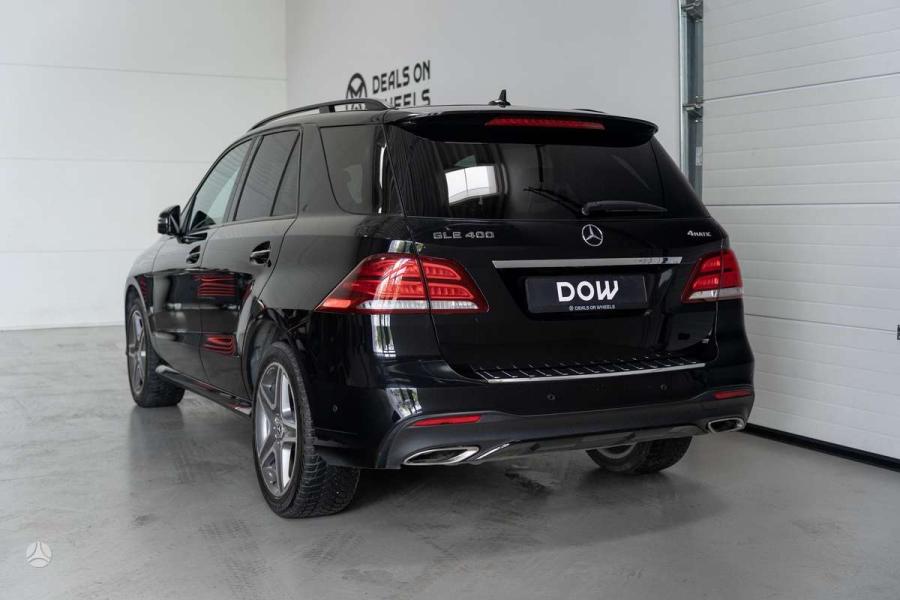 Melns Mercedes-Benz GLE 400 2017 Viļņa, ar dzinēja tilpumu 3.00 L un nobraukumu 223 tūkst. km par 21490 €, foto 7 vietnē AUTOMOTO.COM.LV