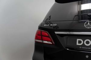Melns Mercedes-Benz GLE 400 2017 Viļņa, ar dzinēja tilpumu 3.00 L un nobraukumu 223 tūkst. km par 21490 €, foto 8 vietnē AUTOMOTO.COM.LV