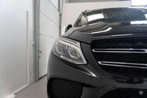 Melns Mercedes-Benz GLE 400 2017 Viļņa, ar dzinēja tilpumu 3.00 L un nobraukumu 223 tūkst. km par 21490 €, foto 10 vietnē AUTOMOTO.COM.LV
