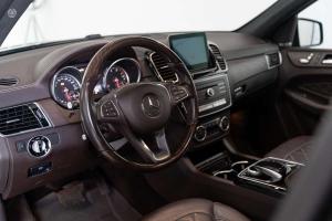 Melns Mercedes-Benz GLE 400 2017 Viļņa, ar dzinēja tilpumu 3.00 L un nobraukumu 223 tūkst. km par 21490 €, foto 13 vietnē AUTOMOTO.COM.LV