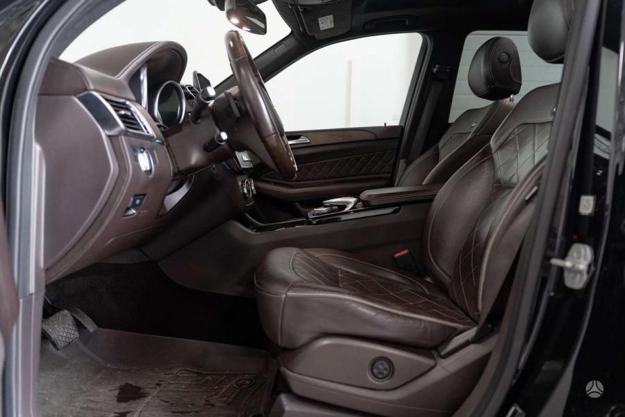 Melns Mercedes-Benz GLE 400 2017 Viļņa, ar dzinēja tilpumu 3.00 L un nobraukumu 223 tūkst. km par 21490 €, foto 14 vietnē AUTOMOTO.COM.LV
