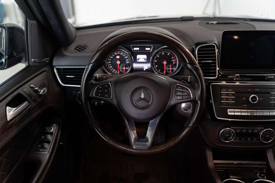 Melns Mercedes-Benz GLE 400 2017 Viļņa, ar dzinēja tilpumu 3.00 L un nobraukumu 223 tūkst. km par 21490 €, foto 21 vietnē AUTOMOTO.COM.LV