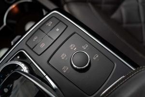 Melns Mercedes-Benz GLE 400 2017 Viļņa, ar dzinēja tilpumu 3.00 L un nobraukumu 223 tūkst. km par 21490 €, foto 25 vietnē AUTOMOTO.COM.LV