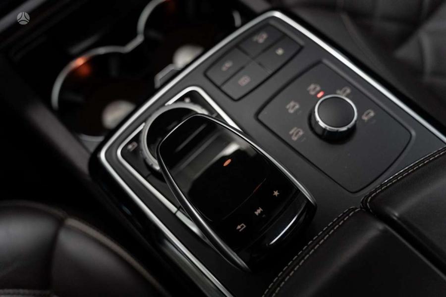 Melns Mercedes-Benz GLE 400 2017 Viļņa, ar dzinēja tilpumu 3.00 L un nobraukumu 223 tūkst. km par 21490 €, foto 27 vietnē AUTOMOTO.COM.LV