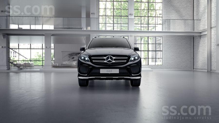 Black Mercedes-Benz GLE 400 2017 in Riga, with an engine capacity of 3.00 L and mileage of 168 thousand km for 22900 €, photo 3 on AUTOMOTO.COM.LV