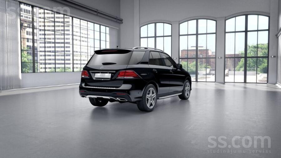 Black Mercedes-Benz GLE 400 2017 in Riga, with an engine capacity of 3.00 L and mileage of 168 thousand km for 22900 €, photo 5 on AUTOMOTO.COM.LV