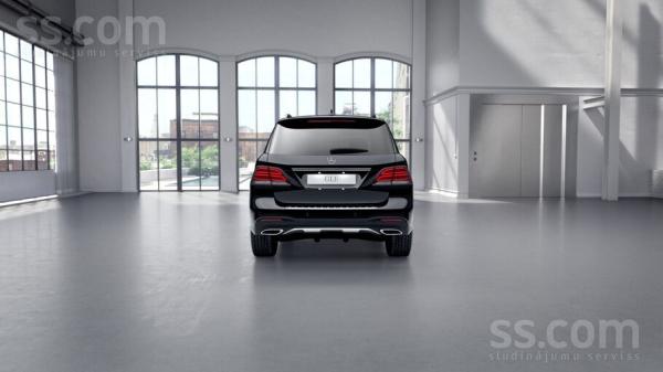 Black Mercedes-Benz GLE 400 2017 in Riga, with an engine capacity of 3.00 L and mileage of 168 thousand km for 22900 €, photo 5 on AUTOMOTO.COM.LV