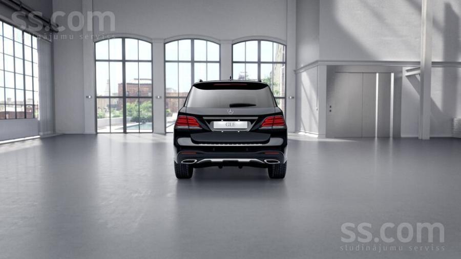 Black Mercedes-Benz GLE 400 2017 in Riga, with an engine capacity of 3.00 L and mileage of 168 thousand km for 22900 €, photo 6 on AUTOMOTO.COM.LV