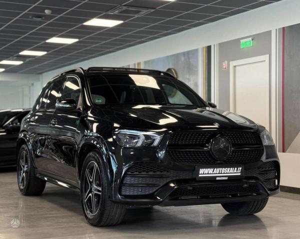 Black Mercedes-Benz GLE 400 2019 in Klaipeda, with an engine capacity of 2.93 L and mileage of 385 thousand km for 35950 €, photo 1 on AUTOMOTO.COM.LV