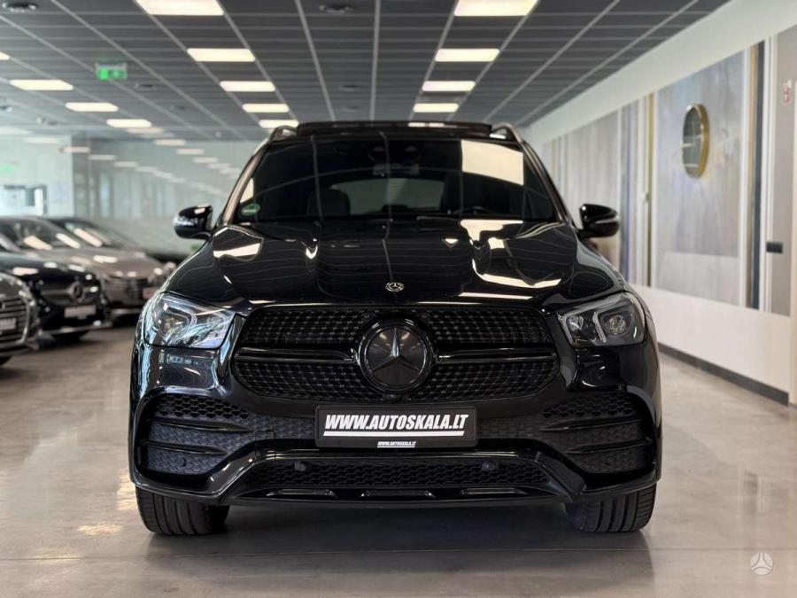 Black Mercedes-Benz GLE 400 2019 in Klaipeda, with an engine capacity of 2.93 L and mileage of 385 thousand km for 35950 €, photo 4 on AUTOMOTO.COM.LV