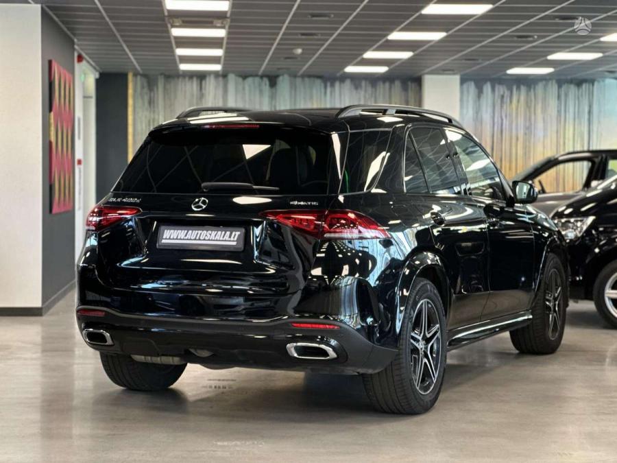 Black Mercedes-Benz GLE 400 2019 in Klaipeda, with an engine capacity of 2.93 L and mileage of 385 thousand km for 35950 €, photo 5 on AUTOMOTO.COM.LV