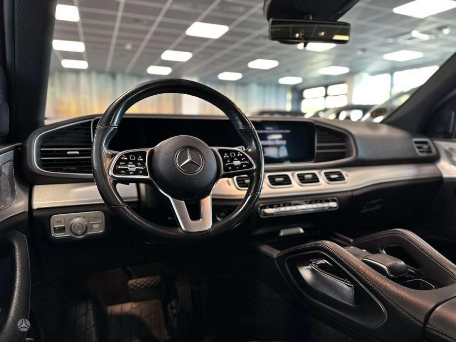 Black Mercedes-Benz GLE 400 2019 in Klaipeda, with an engine capacity of 2.93 L and mileage of 385 thousand km for 35950 €, photo 9 on AUTOMOTO.COM.LV