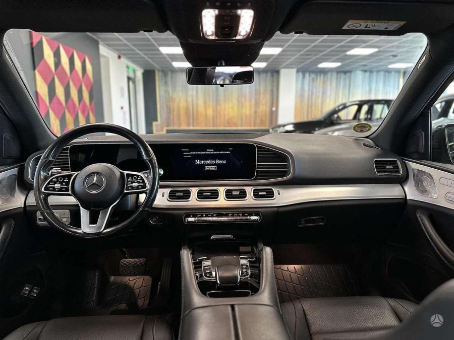 Black Mercedes-Benz GLE 400 2019 in Klaipeda, with an engine capacity of 2.93 L and mileage of 385 thousand km for 35950 €, photo 11 on AUTOMOTO.COM.LV