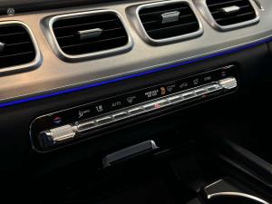 Black Mercedes-Benz GLE 400 2019 in Klaipeda, with an engine capacity of 2.93 L and mileage of 385 thousand km for 35950 €, photo 12 on AUTOMOTO.COM.LV