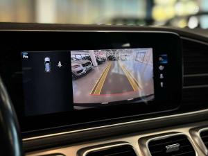 Black Mercedes-Benz GLE 400 2019 in Klaipeda, with an engine capacity of 2.93 L and mileage of 385 thousand km for 35950 €, photo 13 on AUTOMOTO.COM.LV