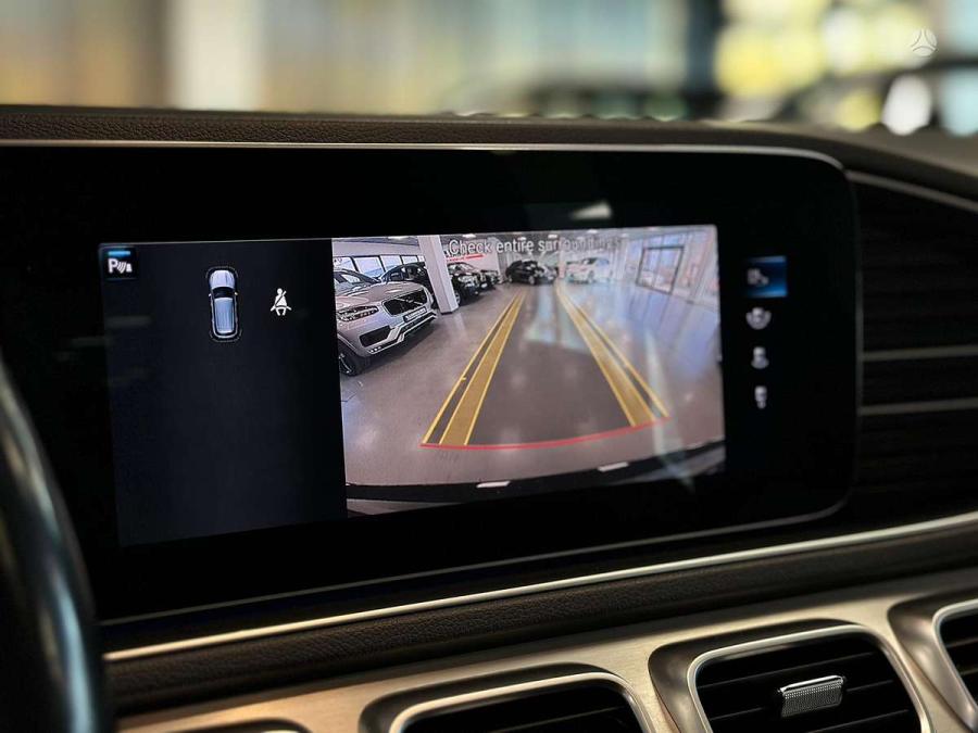 Black Mercedes-Benz GLE 400 2019 in Klaipeda, with an engine capacity of 2.93 L and mileage of 385 thousand km for 35950 €, photo 13 on AUTOMOTO.COM.LV