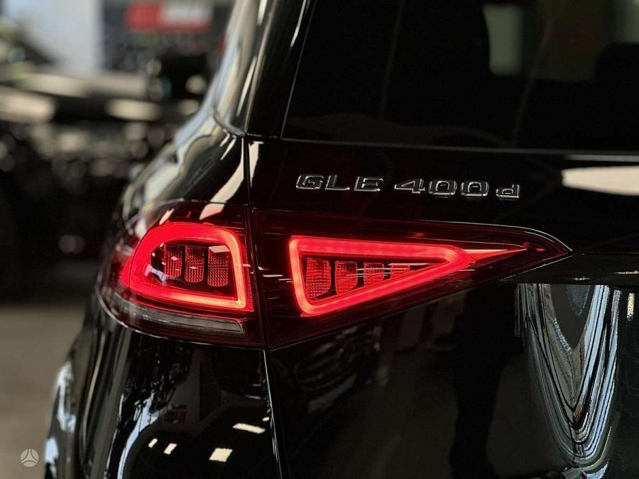 Black Mercedes-Benz GLE 400 2019 in Klaipeda, with an engine capacity of 2.93 L and mileage of 385 thousand km for 35950 €, photo 17 on AUTOMOTO.COM.LV