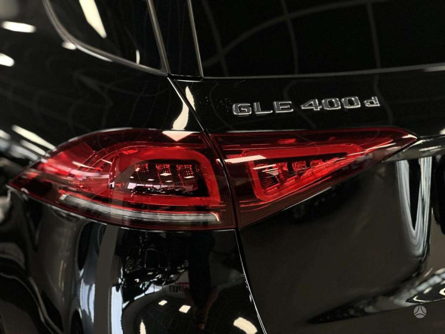 Black Mercedes-Benz GLE 400 2019 in Klaipeda, with an engine capacity of 2.93 L and mileage of 385 thousand km for 35950 €, photo 19 on AUTOMOTO.COM.LV