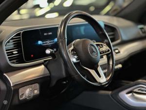 Black Mercedes-Benz GLE 400 2019 in Klaipeda, with an engine capacity of 2.93 L and mileage of 385 thousand km for 35950 €, photo 29 on AUTOMOTO.COM.LV