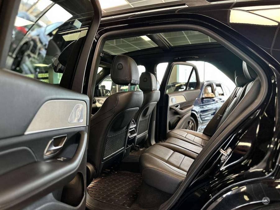 Black Mercedes-Benz GLE 400 2019 in Klaipeda, with an engine capacity of 2.93 L and mileage of 385 thousand km for 35950 €, photo 32 on AUTOMOTO.COM.LV