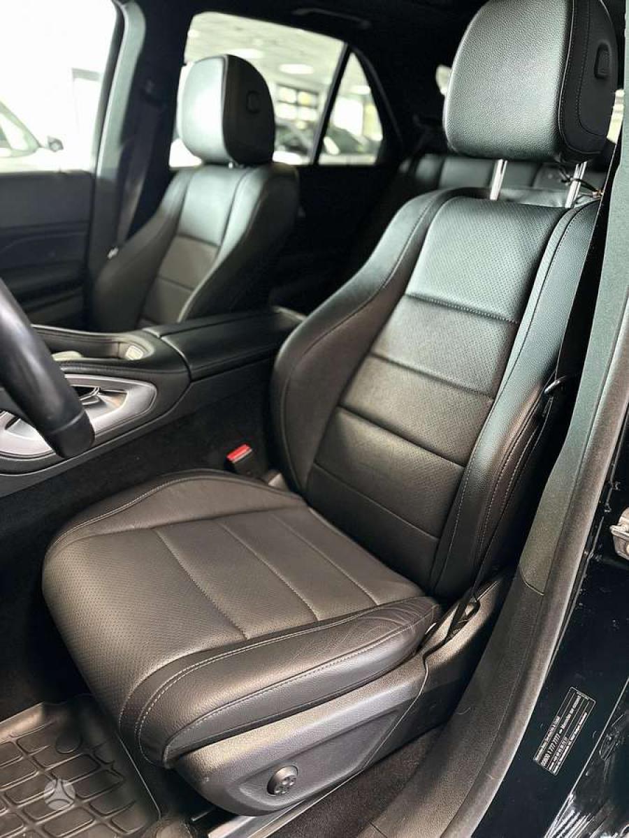 Black Mercedes-Benz GLE 400 2019 in Klaipeda, with an engine capacity of 2.93 L and mileage of 385 thousand km for 35950 €, photo 47 on AUTOMOTO.COM.LV