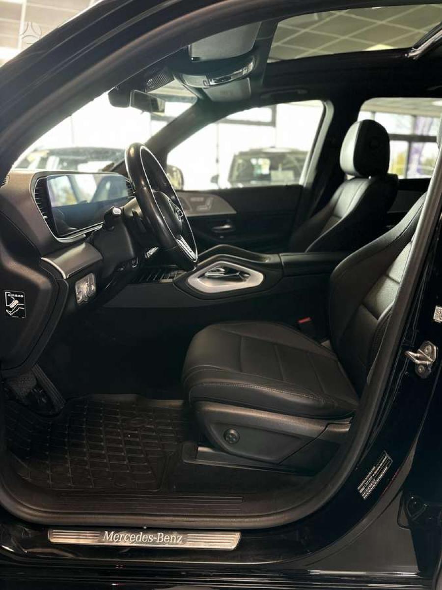 Black Mercedes-Benz GLE 400 2019 in Klaipeda, with an engine capacity of 2.93 L and mileage of 385 thousand km for 35950 €, photo 48 on AUTOMOTO.COM.LV