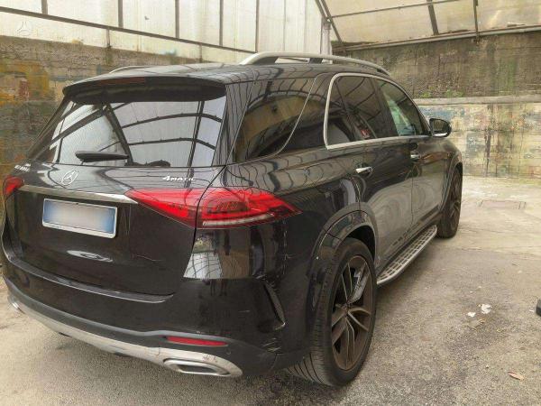 Мерседес ГЛE 400 2019 в Клайпеда на AUTOMOTO.COM.LV Черный Мерседес ГЛE 400 2019 в Клайпеда, объемом двигателя 2.93 л и пробегом 125 тыс. км за 49000 €, фото 3 на AUTOMOTO.COM.LV