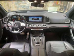Black Mercedes-Benz GLE 400 2019 in Klaipeda, with an engine capacity of 2.93 L and mileage of 125 thousand km for 49000 €, photo 5 on AUTOMOTO.COM.LV