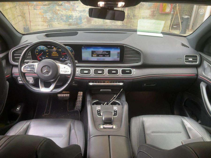 Black Mercedes-Benz GLE 400 2019 in Klaipeda, with an engine capacity of 2.93 L and mileage of 125 thousand km for 49000 €, photo 5 on AUTOMOTO.COM.LV