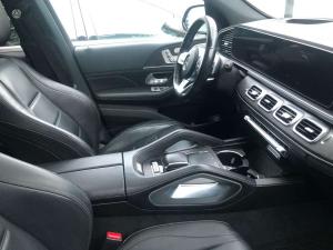 Black Mercedes-Benz GLE 400 2020 in Taurage, with an engine capacity of 2.93 L and mileage of 161 thousand km for 47000 €, photo 3 on AUTOMOTO.COM.LV