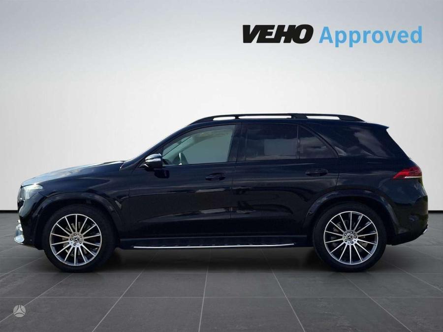 Black Mercedes-Benz GLE 400 2021 in Kaunas, with an engine capacity of 2.93 L and mileage of 71 thousand km for 53900 €, photo 3 on AUTOMOTO.COM.LV