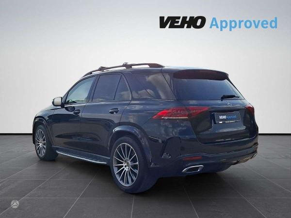 Black Mercedes-Benz GLE 400 2021 in Kaunas, with an engine capacity of 2.93 L and mileage of 71 thousand km for 53900 €, photo 3 on AUTOMOTO.COM.LV