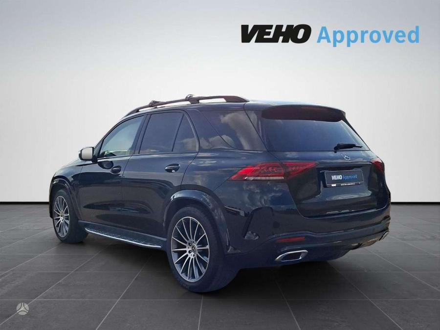 Black Mercedes-Benz GLE 400 2021 in Kaunas, with an engine capacity of 2.93 L and mileage of 71 thousand km for 53900 €, photo 4 on AUTOMOTO.COM.LV