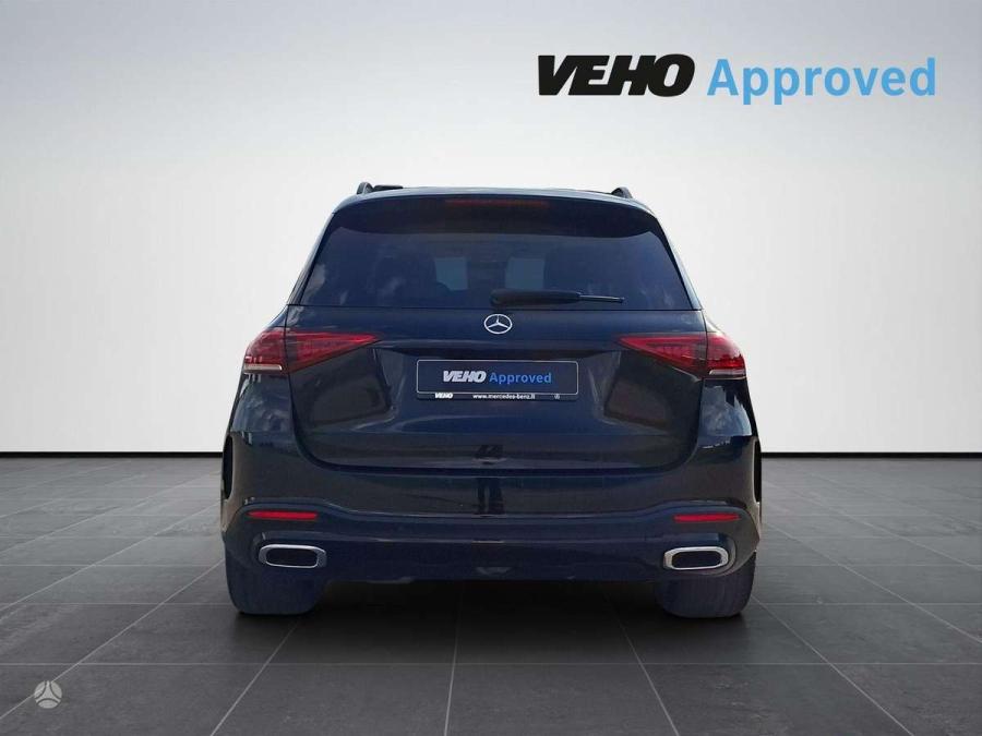 Black Mercedes-Benz GLE 400 2021 in Kaunas, with an engine capacity of 2.93 L and mileage of 71 thousand km for 53900 €, photo 5 on AUTOMOTO.COM.LV