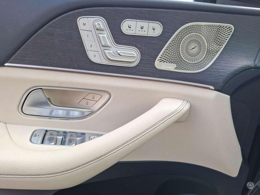 Black Mercedes-Benz GLE 400 2021 in Kaunas, with an engine capacity of 2.93 L and mileage of 71 thousand km for 53900 €, photo 13 on AUTOMOTO.COM.LV