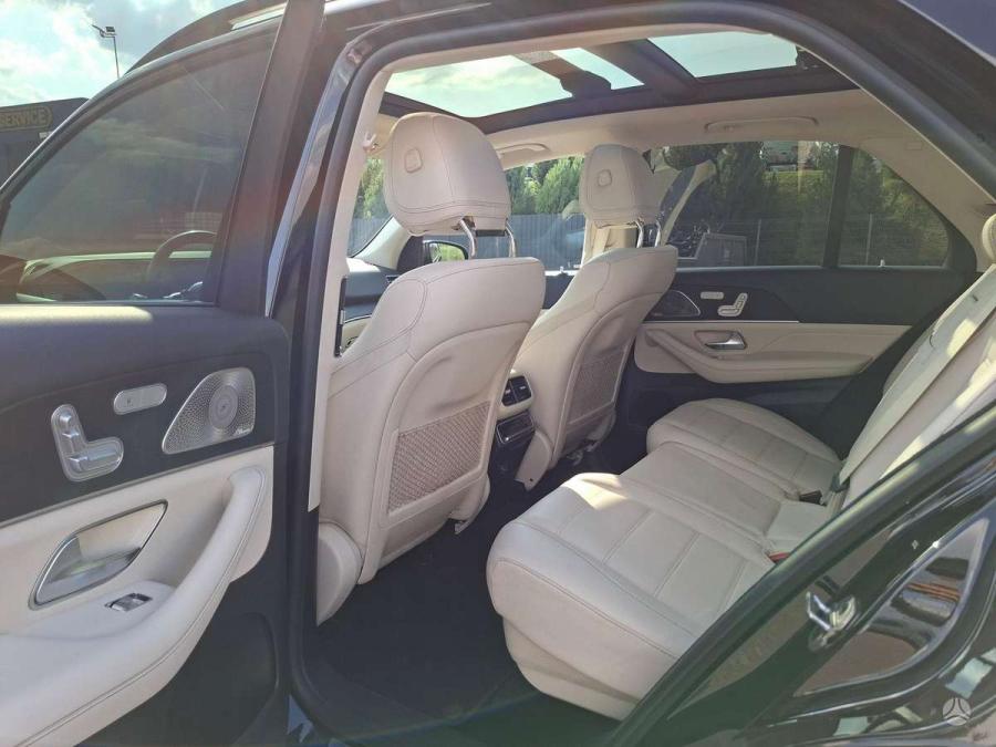 Black Mercedes-Benz GLE 400 2021 in Kaunas, with an engine capacity of 2.93 L and mileage of 71 thousand km for 53900 €, photo 14 on AUTOMOTO.COM.LV
