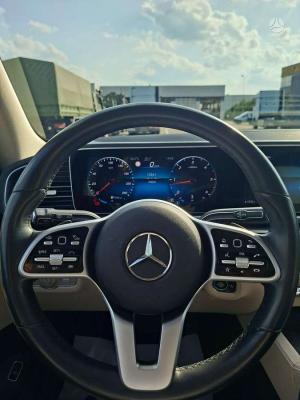 Black Mercedes-Benz GLE 400 2021 in Kaunas, with an engine capacity of 2.93 L and mileage of 71 thousand km for 53900 €, photo 19 on AUTOMOTO.COM.LV