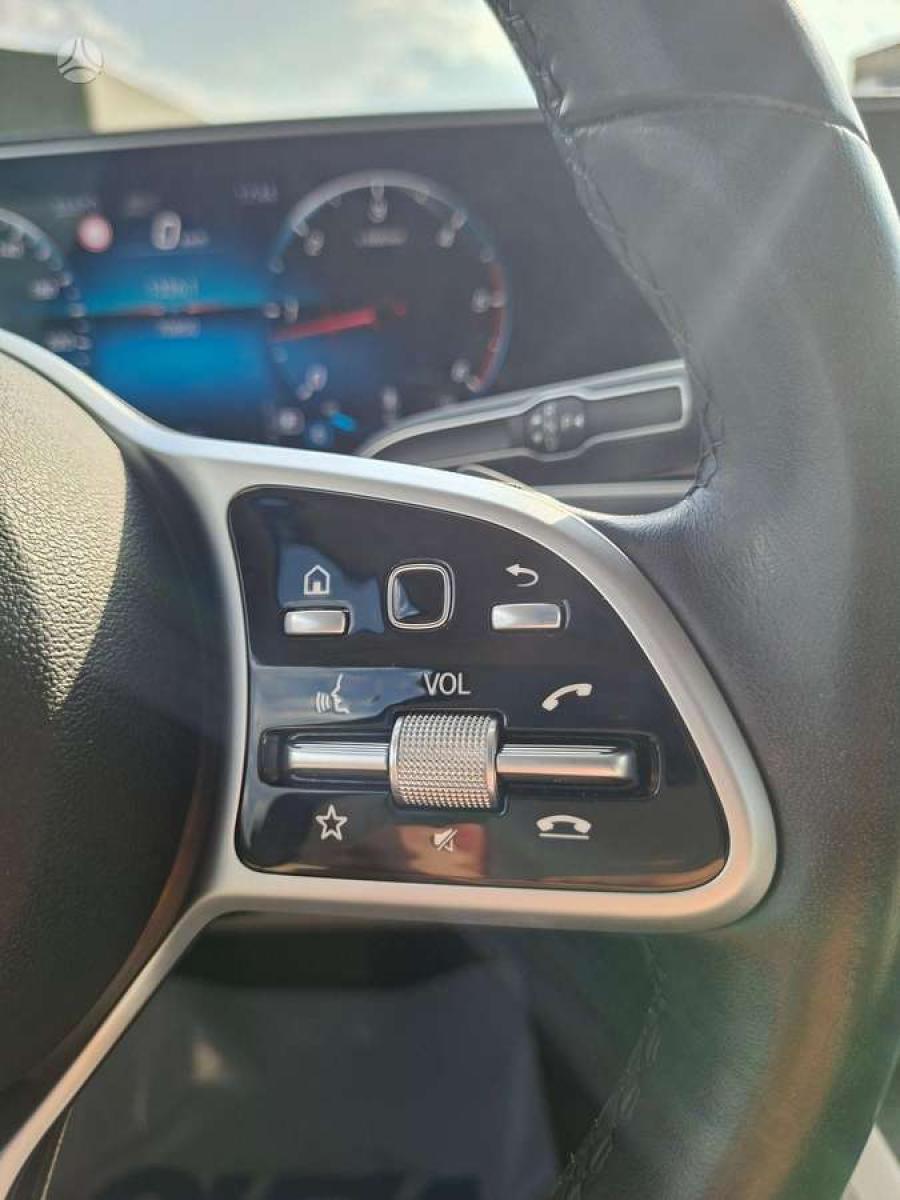Black Mercedes-Benz GLE 400 2021 in Kaunas, with an engine capacity of 2.93 L and mileage of 71 thousand km for 53900 €, photo 22 on AUTOMOTO.COM.LV