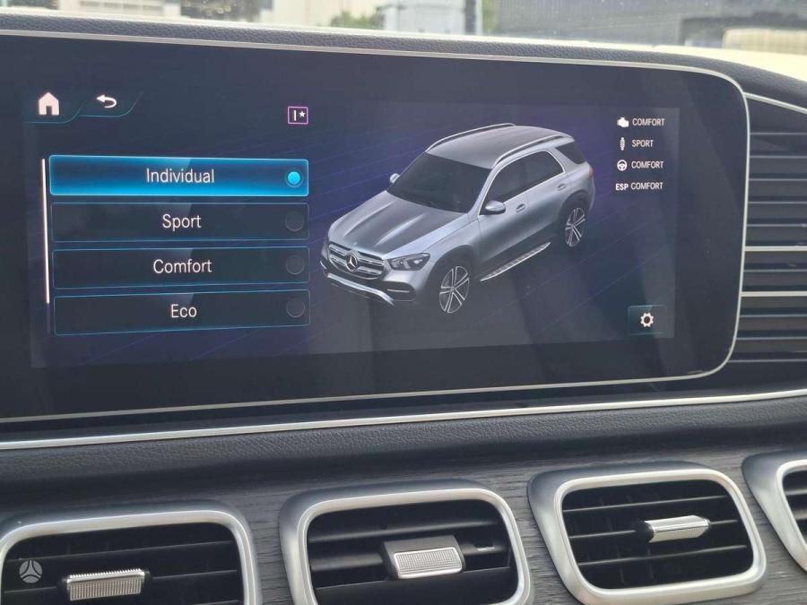 Black Mercedes-Benz GLE 400 2021 in Kaunas, with an engine capacity of 2.93 L and mileage of 71 thousand km for 53900 €, photo 26 on AUTOMOTO.COM.LV