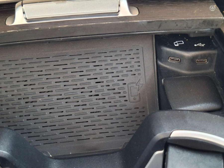 Black Mercedes-Benz GLE 400 2021 in Kaunas, with an engine capacity of 2.93 L and mileage of 71 thousand km for 53900 €, photo 28 on AUTOMOTO.COM.LV