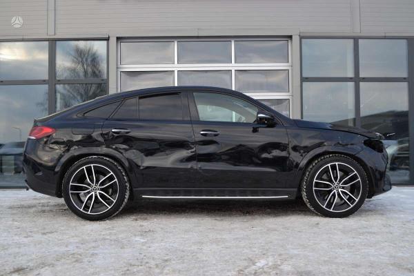 Black Mercedes-Benz GLE 400 2022 in Vilnius, with an engine capacity of 2.93 L and mileage of 86 thousand km for 51000 €, photo 5 on AUTOMOTO.COM.LV