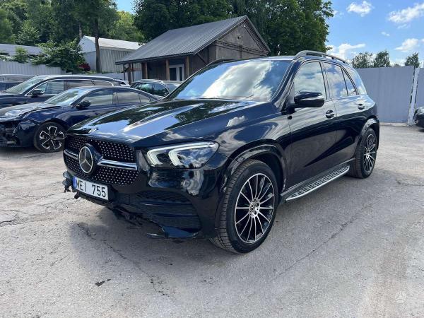 Melns Mercedes-Benz GLE 400 2022 Kauņa, ar dzinēja tilpumu 2.93 L un nobraukumu 48 tūkst. km par 44900 €, foto 2 vietnē AUTOMOTO.COM.LV