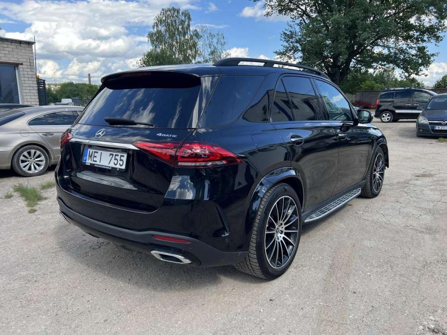 Melns Mercedes-Benz GLE 400 2022 Kauņa, ar dzinēja tilpumu 2.93 L un nobraukumu 48 tūkst. km par 44900 €, foto 4 vietnē AUTOMOTO.COM.LV