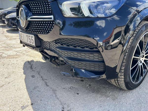 Melns Mercedes-Benz GLE 400 2022 Kauņa, ar dzinēja tilpumu 2.93 L un nobraukumu 48 tūkst. km par 44900 €, foto 5 vietnē AUTOMOTO.COM.LV