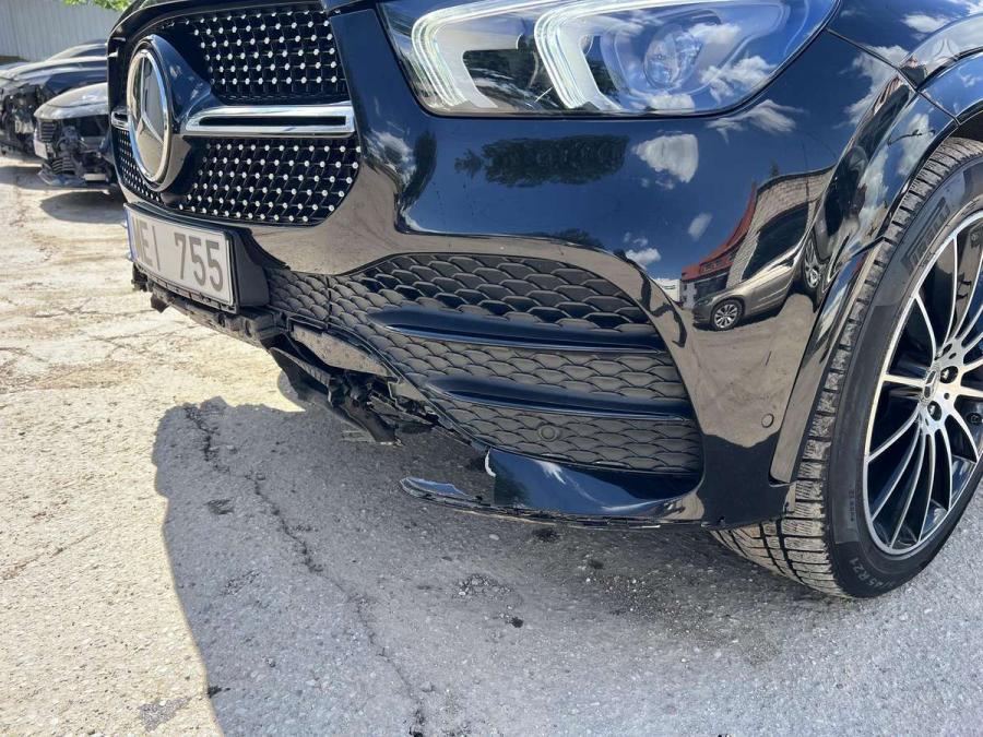 Melns Mercedes-Benz GLE 400 2022 Kauņa, ar dzinēja tilpumu 2.93 L un nobraukumu 48 tūkst. km par 44900 €, foto 6 vietnē AUTOMOTO.COM.LV