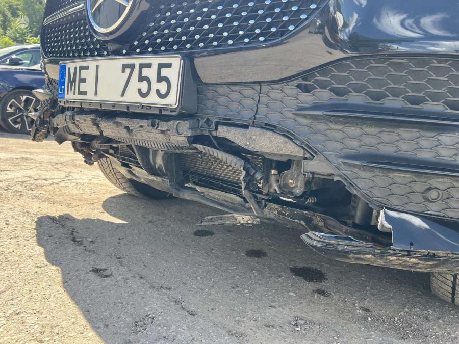 Melns Mercedes-Benz GLE 400 2022 Kauņa, ar dzinēja tilpumu 2.93 L un nobraukumu 48 tūkst. km par 44900 €, foto 9 vietnē AUTOMOTO.COM.LV