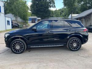 Melns Mercedes-Benz GLE 400 2022 Kauņa, ar dzinēja tilpumu 2.93 L un nobraukumu 48 tūkst. km par 44900 €, foto 13 vietnē AUTOMOTO.COM.LV