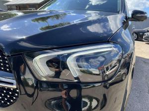 Melns Mercedes-Benz GLE 400 2022 Kauņa, ar dzinēja tilpumu 2.93 L un nobraukumu 48 tūkst. km par 44900 €, foto 14 vietnē AUTOMOTO.COM.LV