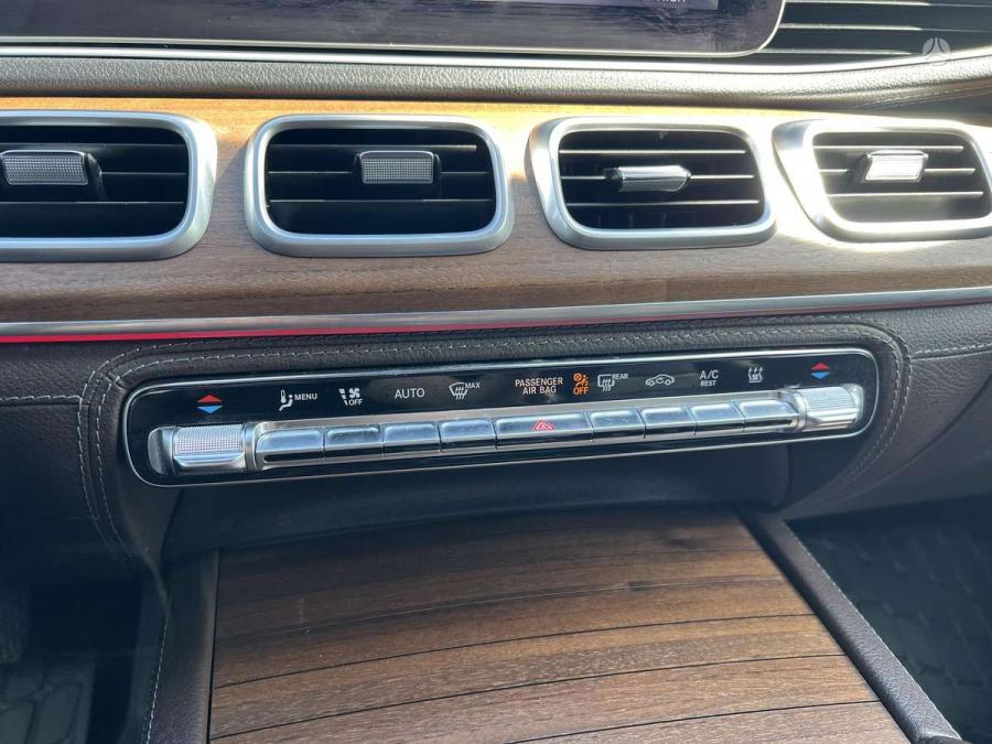 Melns Mercedes-Benz GLE 400 2022 Kauņa, ar dzinēja tilpumu 2.93 L un nobraukumu 48 tūkst. km par 44900 €, foto 25 vietnē AUTOMOTO.COM.LV