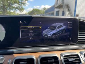 Melns Mercedes-Benz GLE 400 2022 Kauņa, ar dzinēja tilpumu 2.93 L un nobraukumu 48 tūkst. km par 44900 €, foto 28 vietnē AUTOMOTO.COM.LV